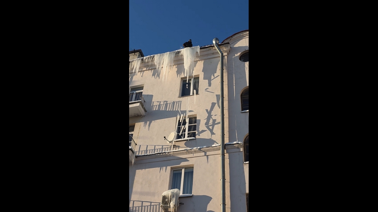 Icicle removal goes wrong: AC unit hit on snowy roof