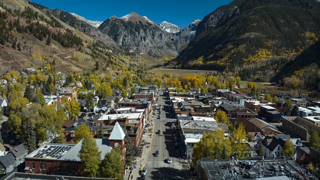20 charming mountain towns across America