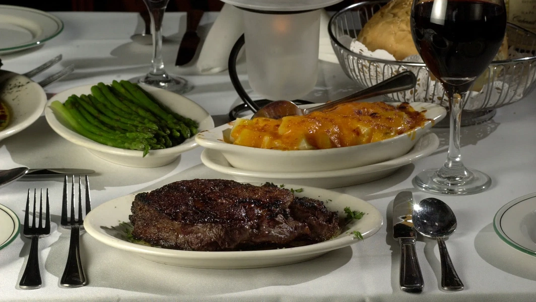 8 best and worst first date restaurant choices