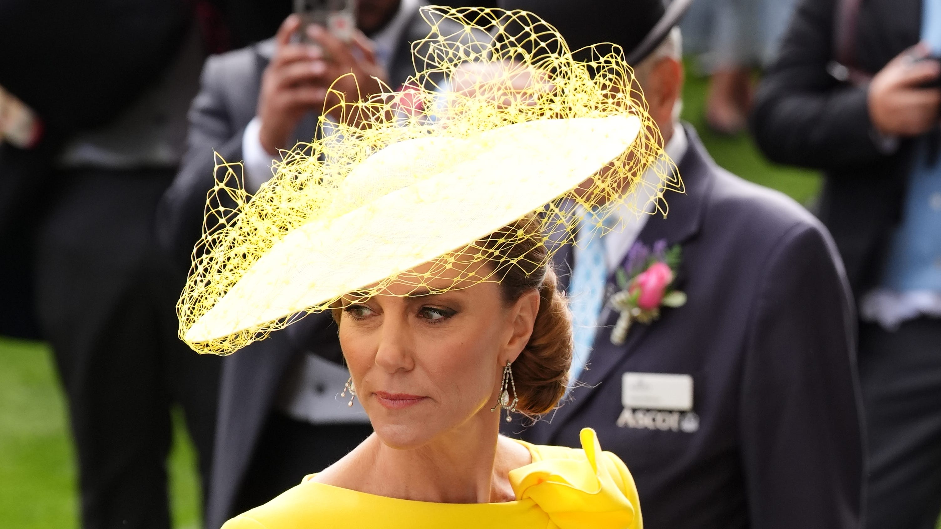 Kate dazzles in yellow in triumphant return to Royal Ascot
