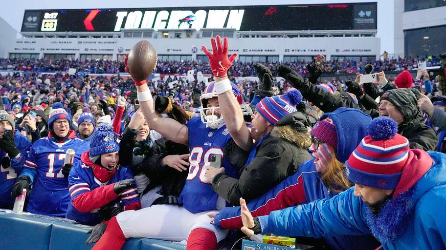 Bills' summer break more business than leisure for veteran Dawson Knox
