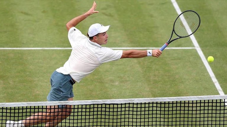 Fery beats Mannarino to reach Queen's quarter-finals
