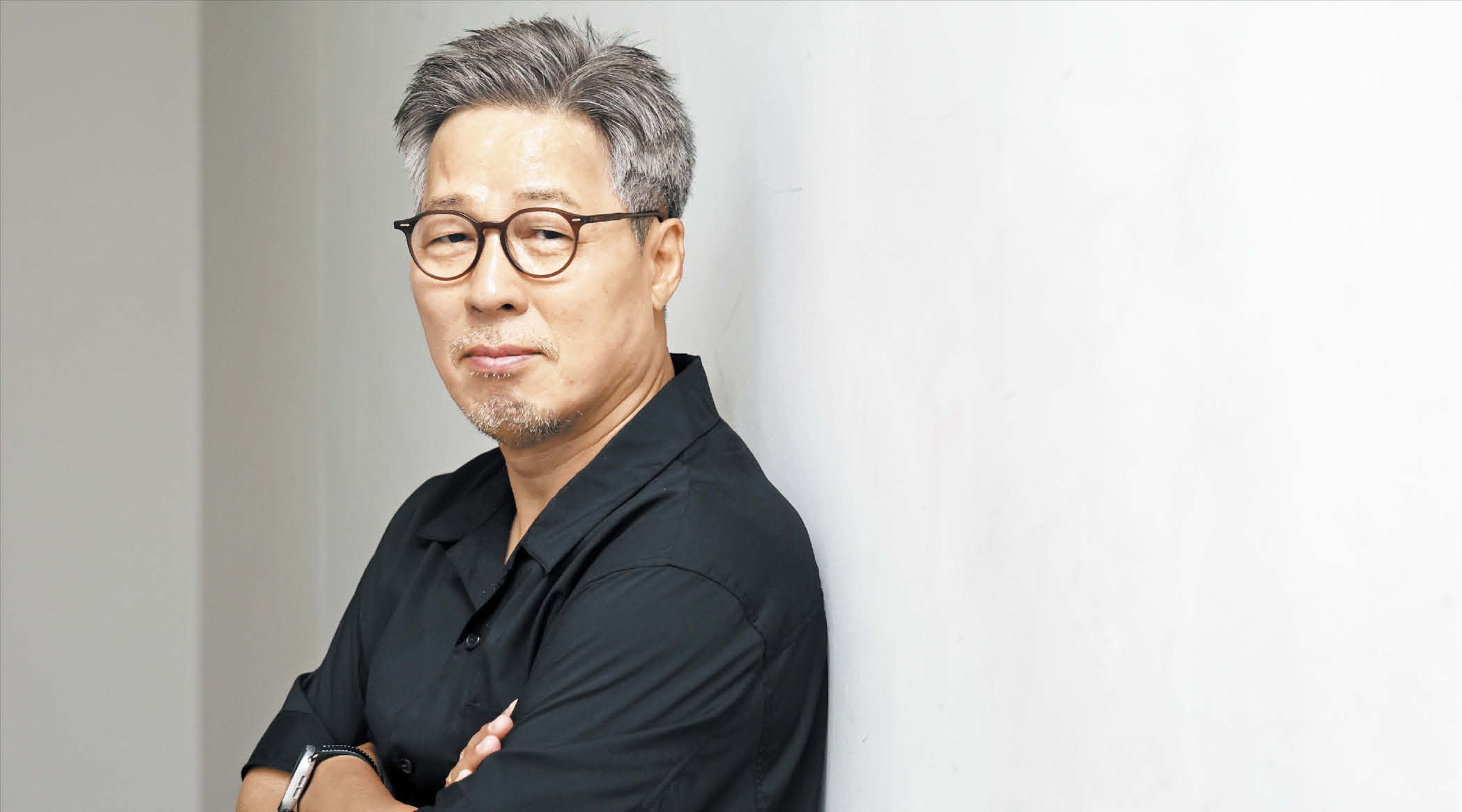 Cheon Myeong-gwan's 'Accordion' chronicles post-war Seoul