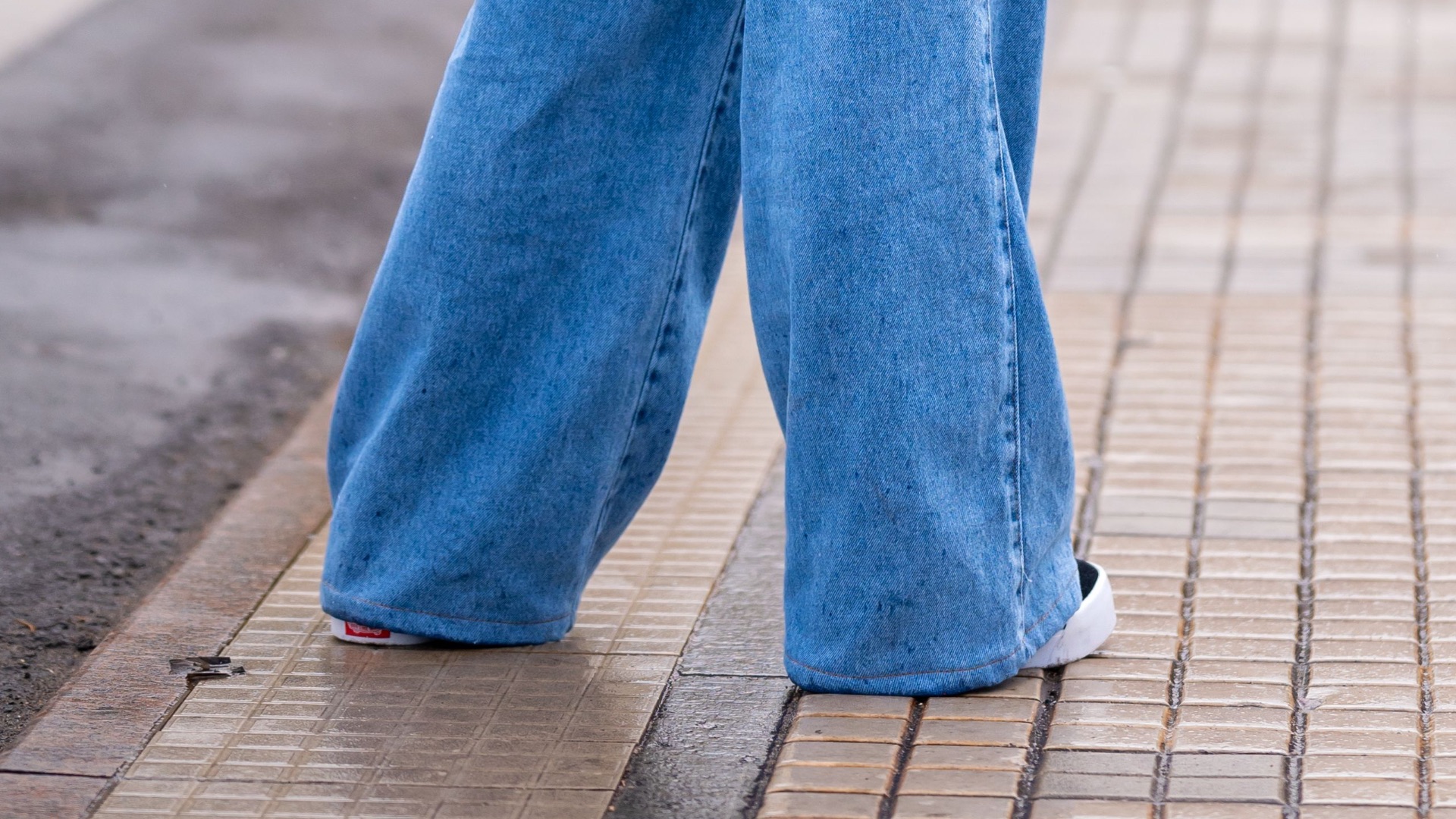 20 annoying things only short people will understand