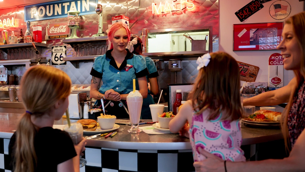 23 everyday American customs that surprise visitors