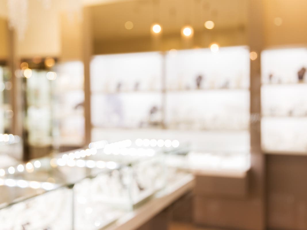 Wayne jewelry store robbed, suspects at-large, cops say