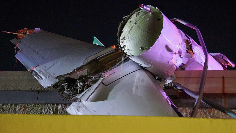 Video, photos show wreckage after Austin-bound plane crashes in Laredo