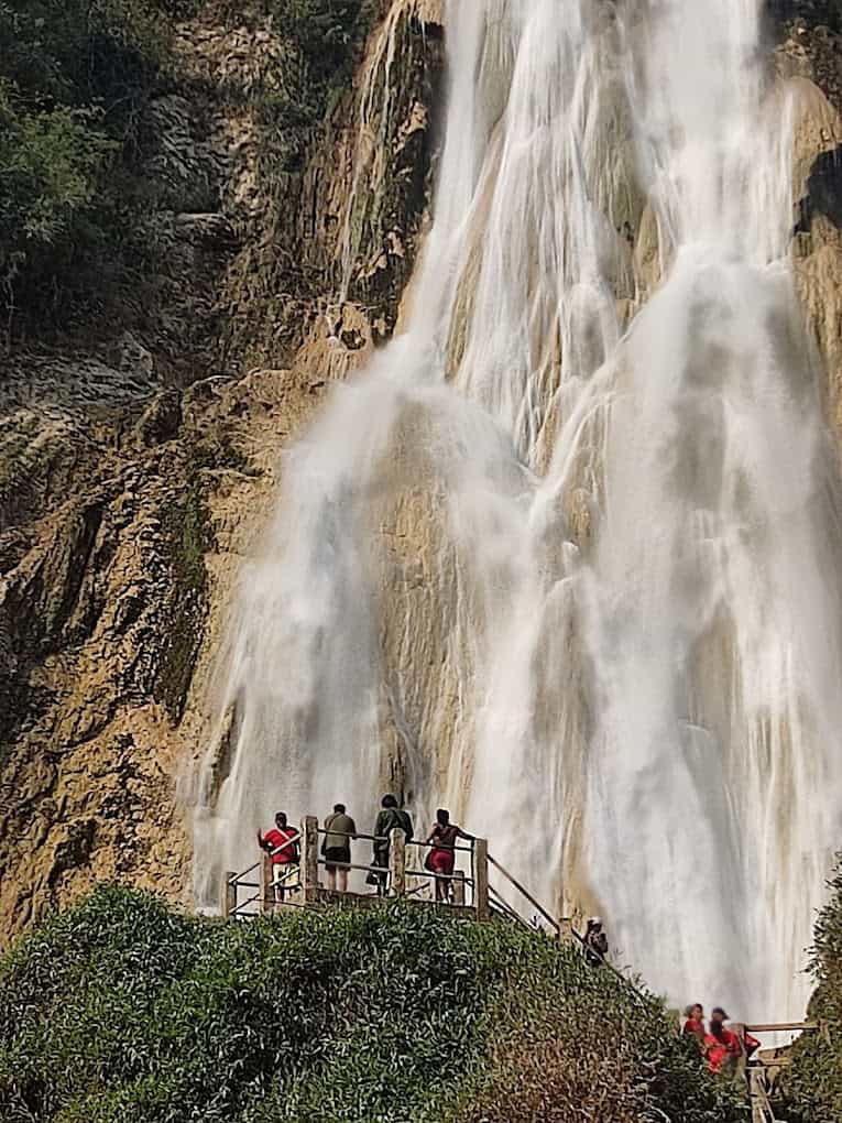 La cascada escondida de Oaxaca que empapa a los visitantes y pocos ...