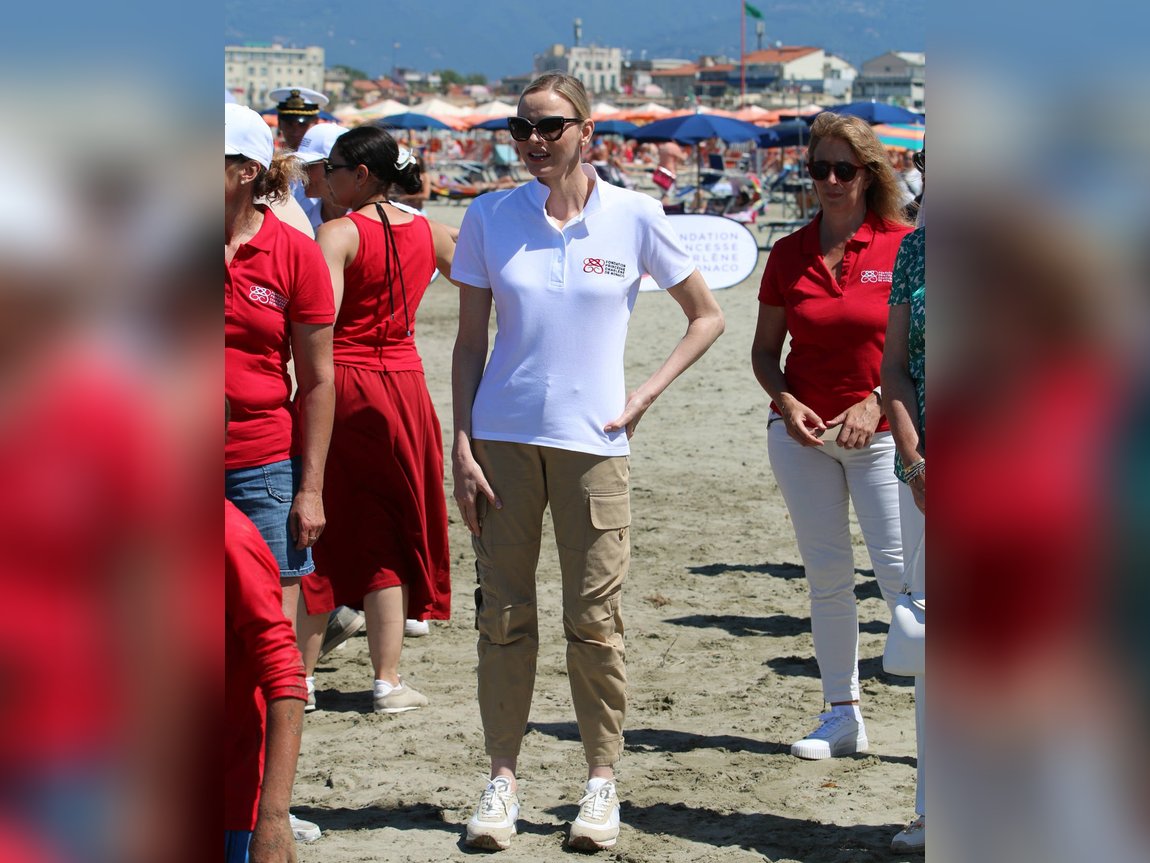After glamour event: Princess Charlène shows off casual look at the beach