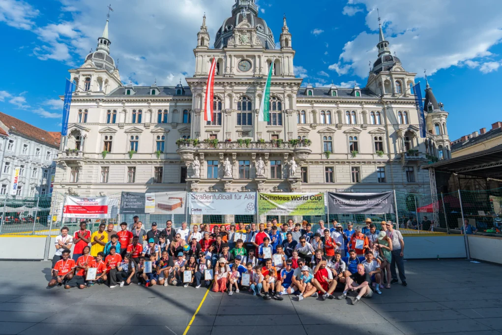 GAK und Sturm kicken gemeinsam für Inklusion am Grazer Hauptplatz