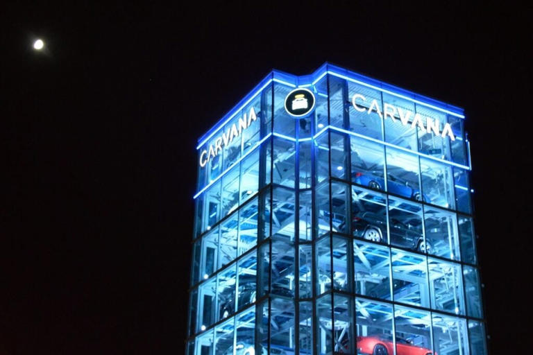 Carvana stock falls as CarMax warns of persistent low margins