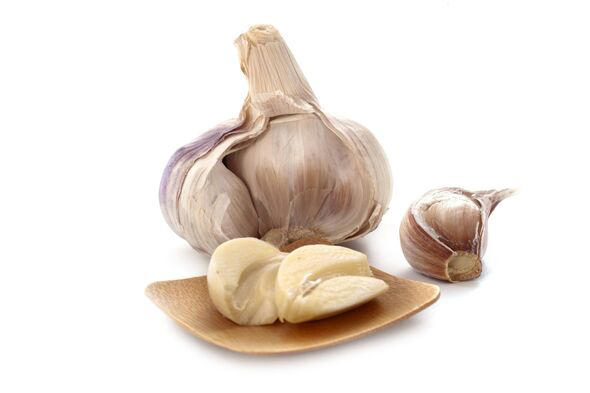Households urged to spray windows with garlic on Friday