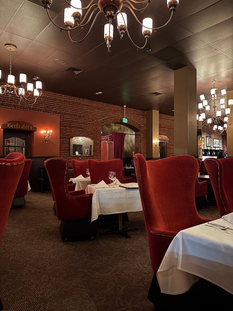 This Jazz Lounge Brings 1950s Glamour to Oregon With Classic Steaks and ...