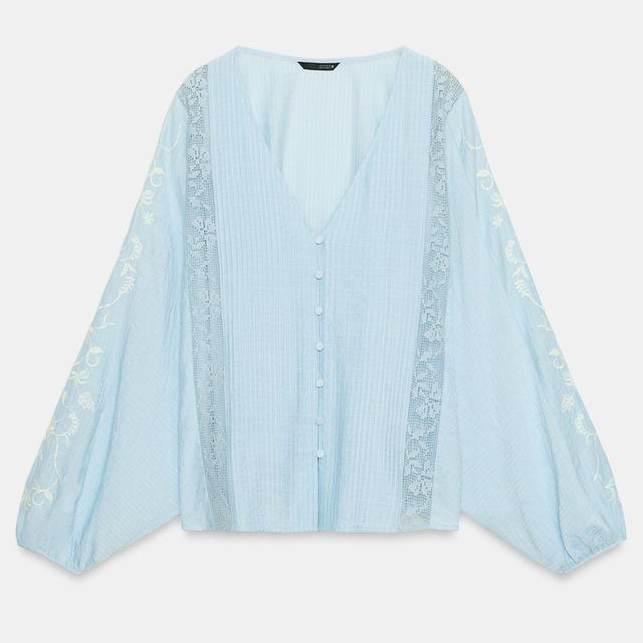 Kelly Brook's pretty and breathable Zara blouse is the chicest way to ...