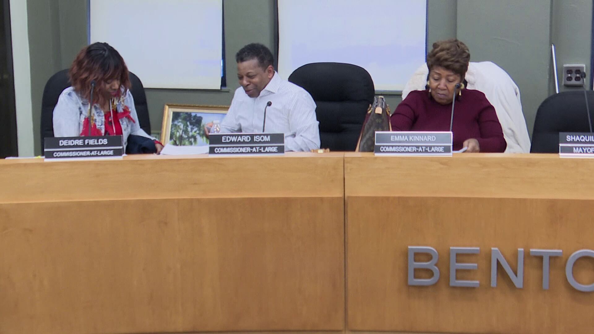 Benton Harbor city commissioners’ wave late fees for water utility bills