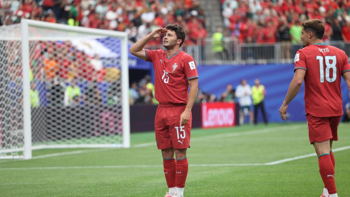 Joao Neves, el 'bajito' que avanza a Portugal con otro gol de cabeza
