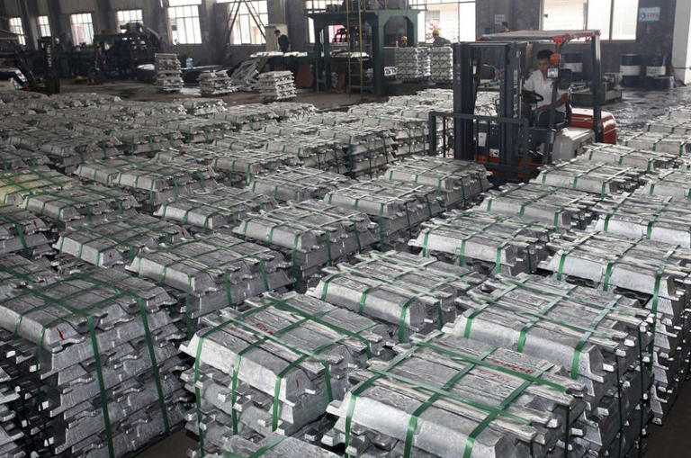 El aluminio recupera terreno, operadores aprovechan la caída para comprar