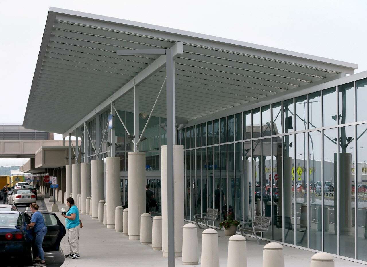 Akron-Canton Airport reopens economy lot as passenger traffic surges