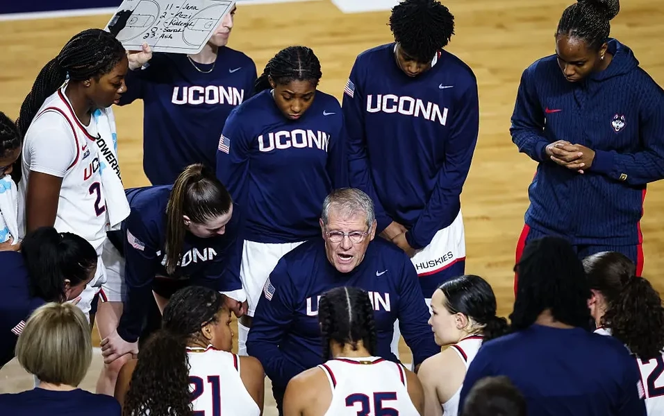 Auriemma’s golf event raises $1M as UConn eyes coaching hire