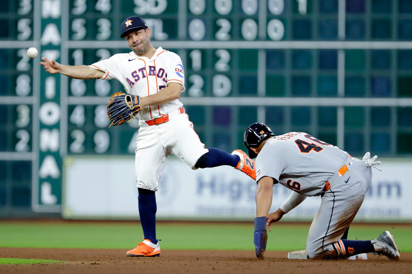Tigers' Wenceel Perez injured in freak accident in training room, team ...