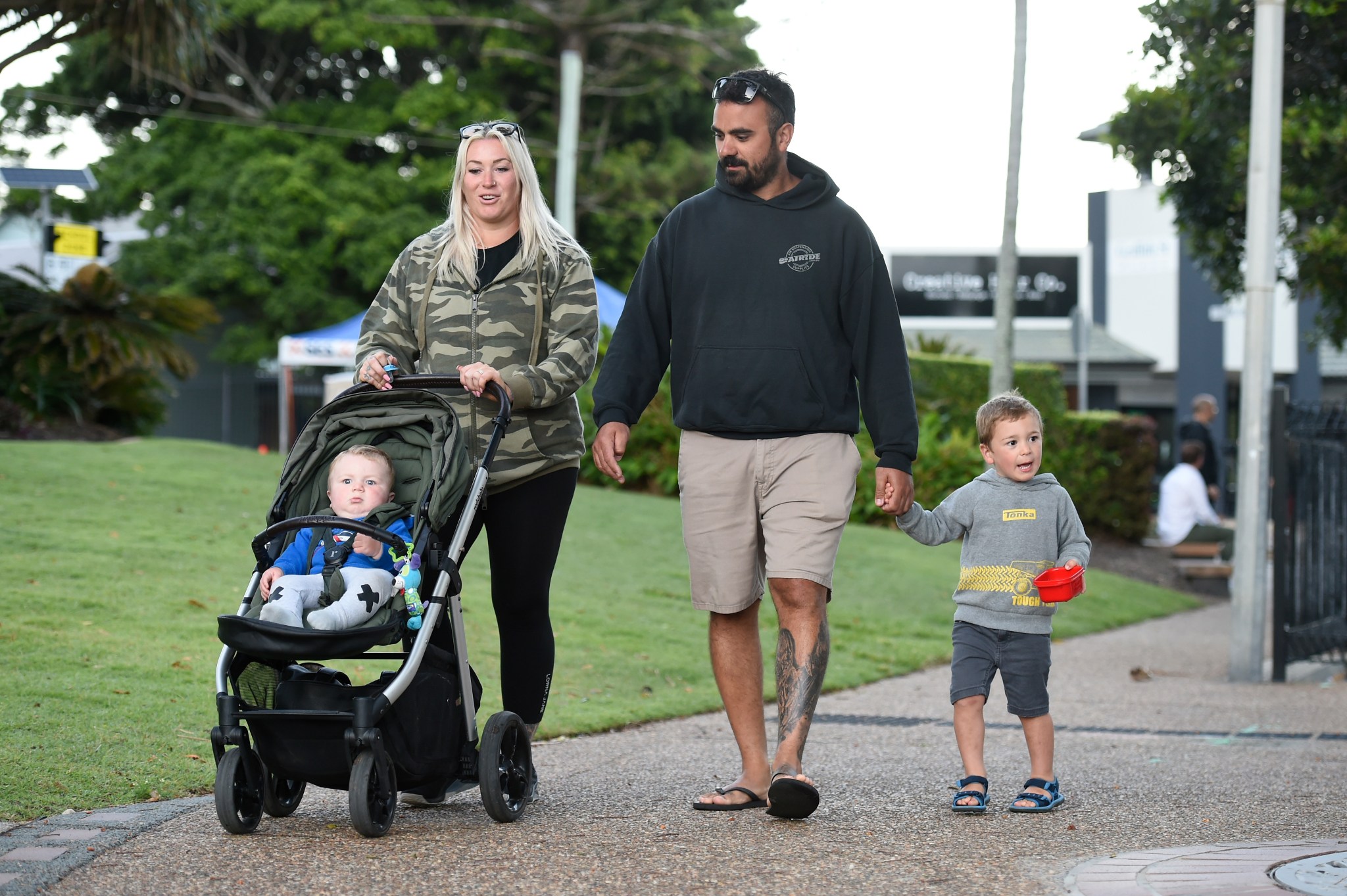 Dads, moms have drastically different views of how they share the workload