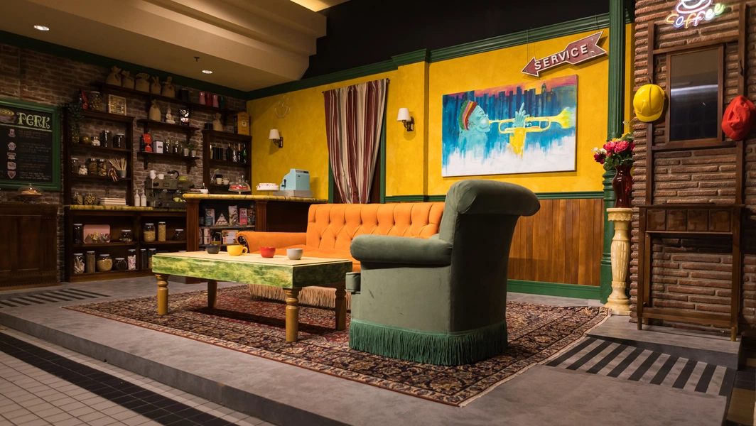 11 memorable sitcom hangouts