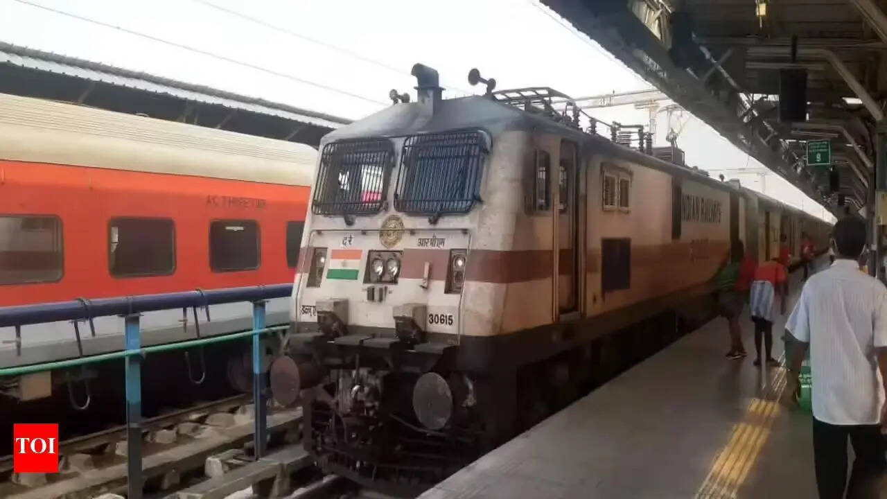Pinakini Express halted after fault in pantograph