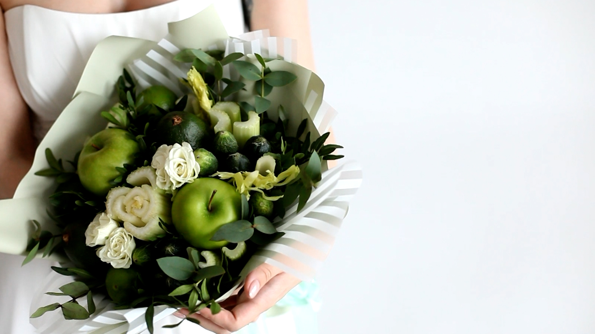 Veggie bouquets, Alina and Darya turn vegetables into art