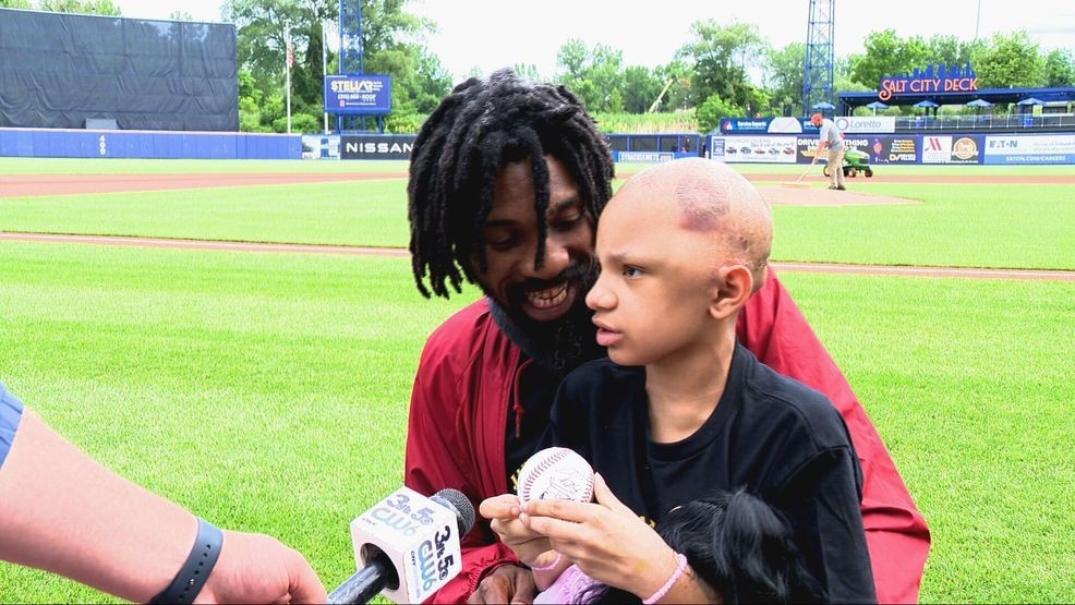 9-year-old cancer fighter Jazalyn Moses throws first pitch at Syracuse ...