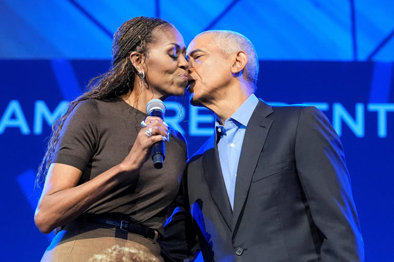 Michelle Obama’s skirt brings Barack Obama to tears at Obama ...