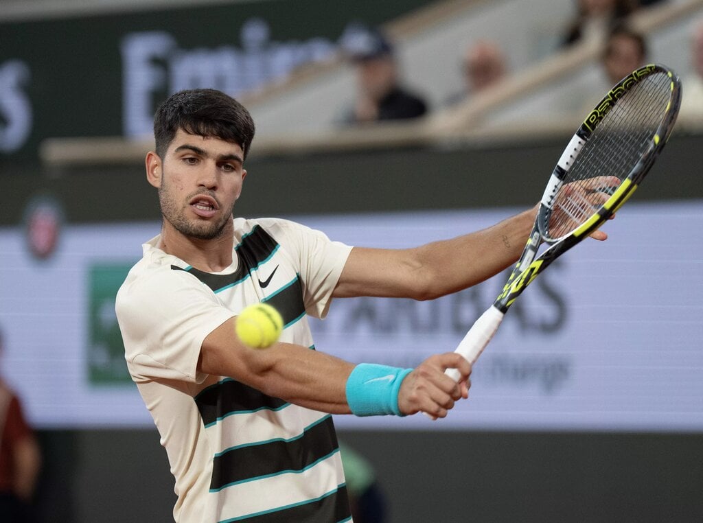 Does Carlos Alcaraz have the most effective drop shot in history?