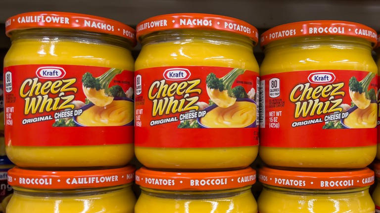 Provolone vs American vs Cheez Whiz: Which is best for Philly cheesesteak?