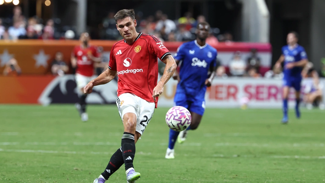Man Utd resist £85m Fernandes fee as transfer talks progress