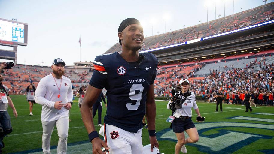 Transfer portal spotlight: Can Deuce Knight become Ole Miss' next star ...
