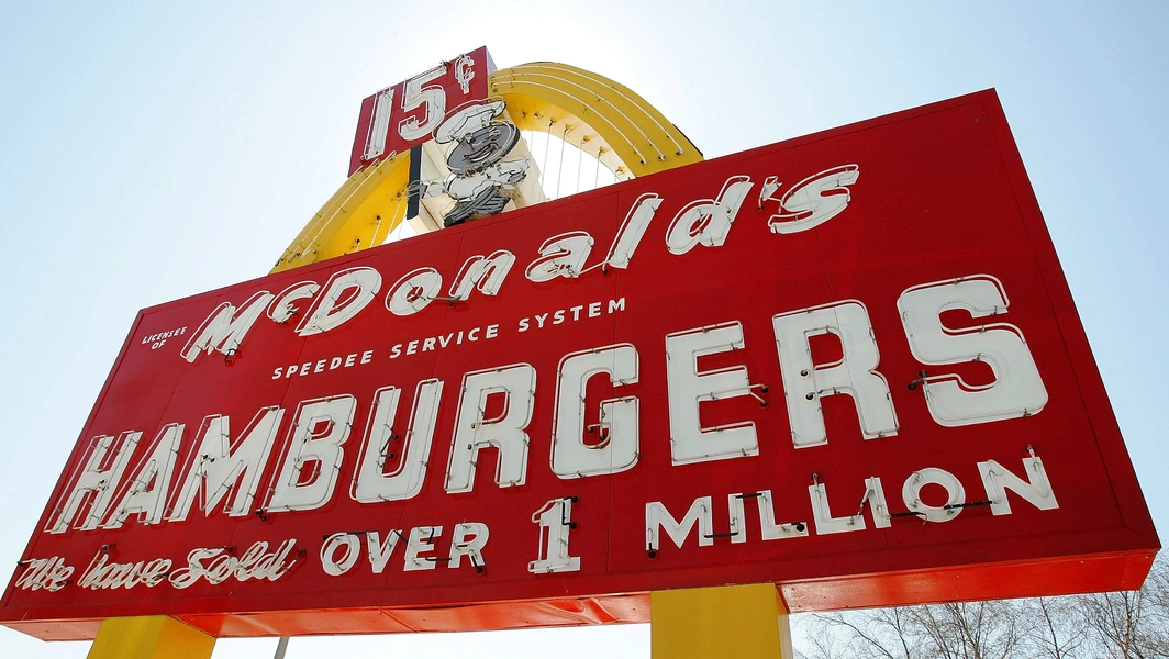 5 vintage fast food logos and their evolution
