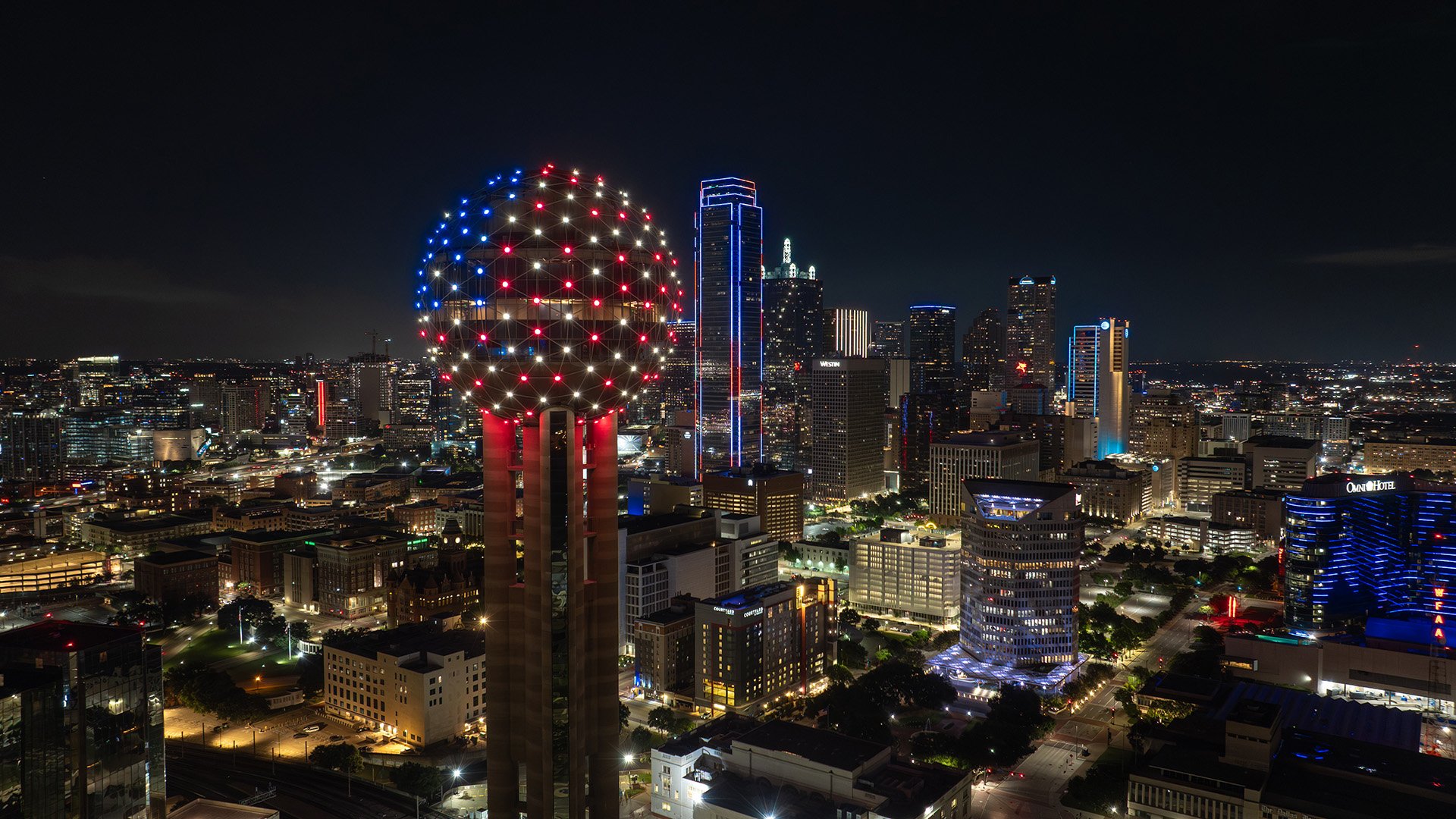 Reunion Tower puts on FIFA-themed light show for World Cup matches