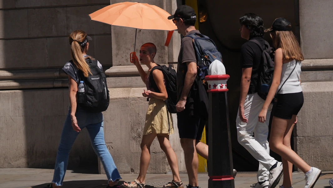 UK heatwave forecast renews focus on overheated schools