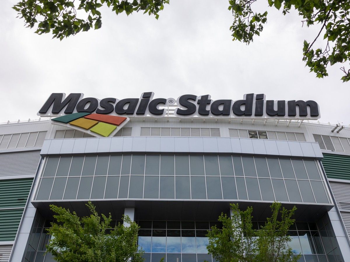 Regina city councillor says CFL should kick in for Mosaic Stadium turf ...