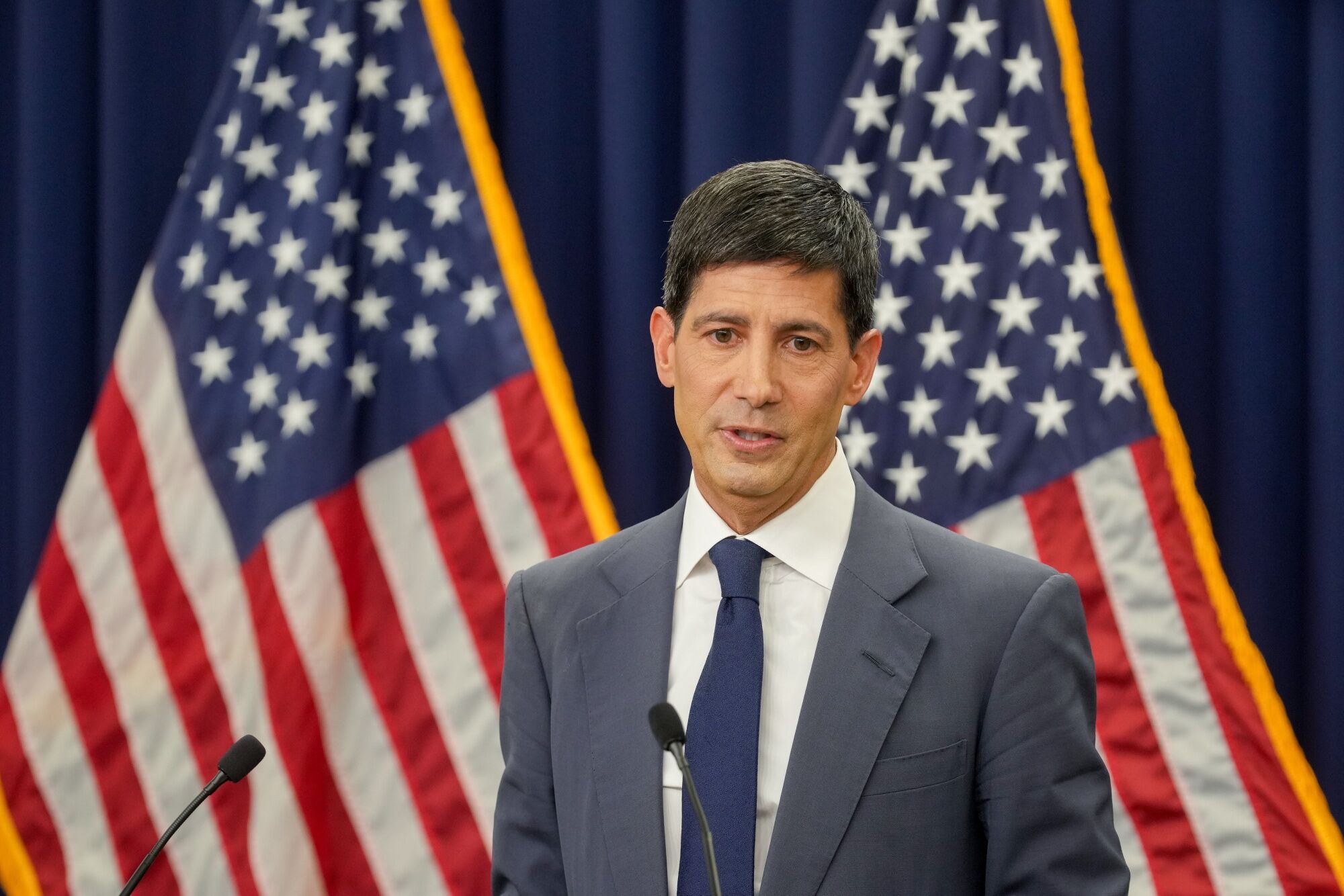 Warsh Puts Stamp on Fed With Immediate Changes to Usual Routine