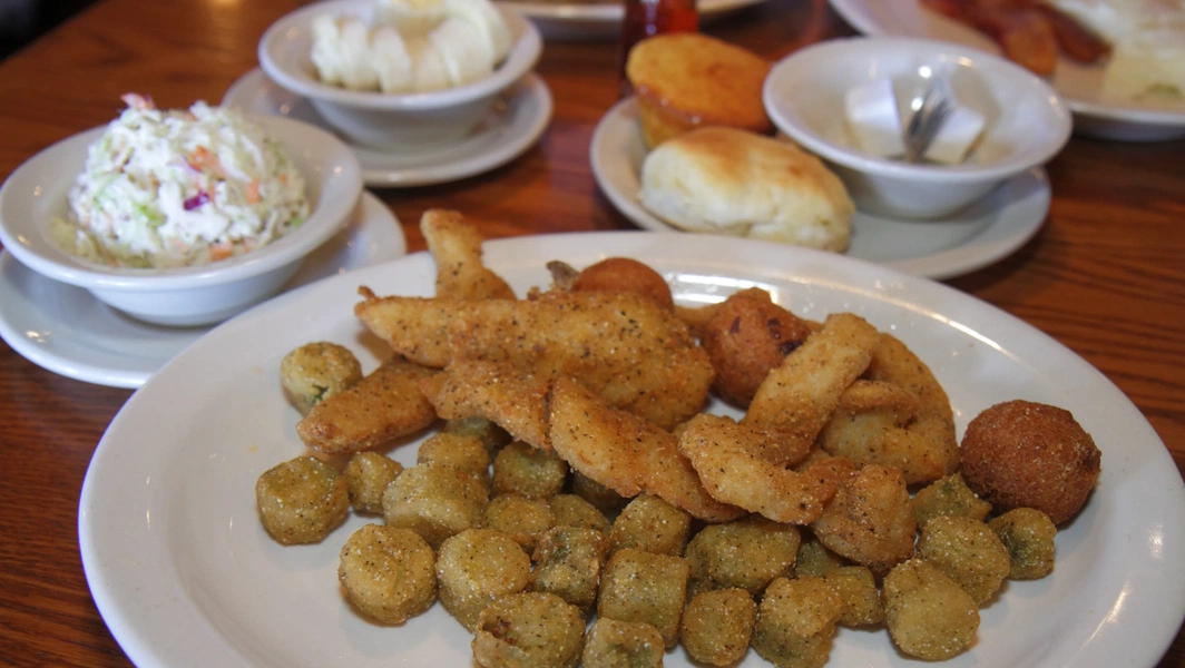 5 restaurant chains serving notable fried catfish