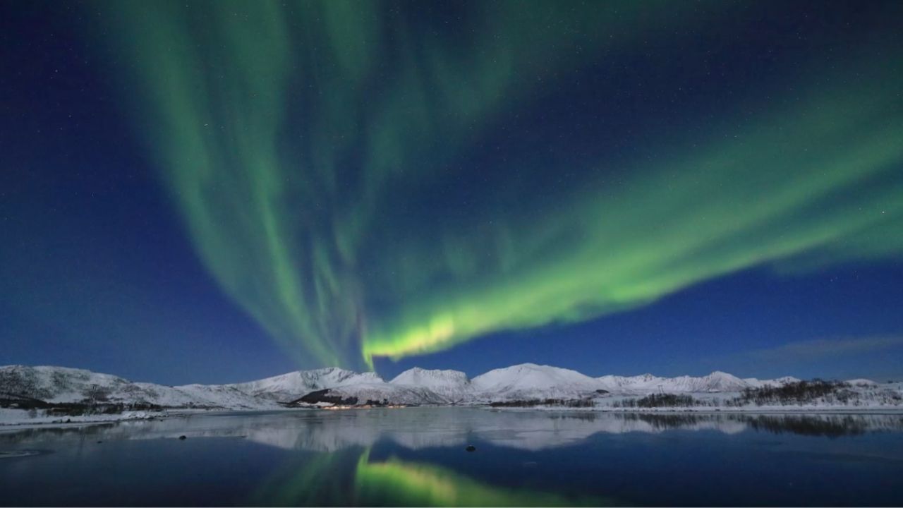 An incredibly amazing time-lapse of the dancing Northern Lights aurora ...
