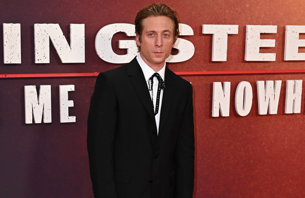 Jeremy Allen White supports social media ban for kids