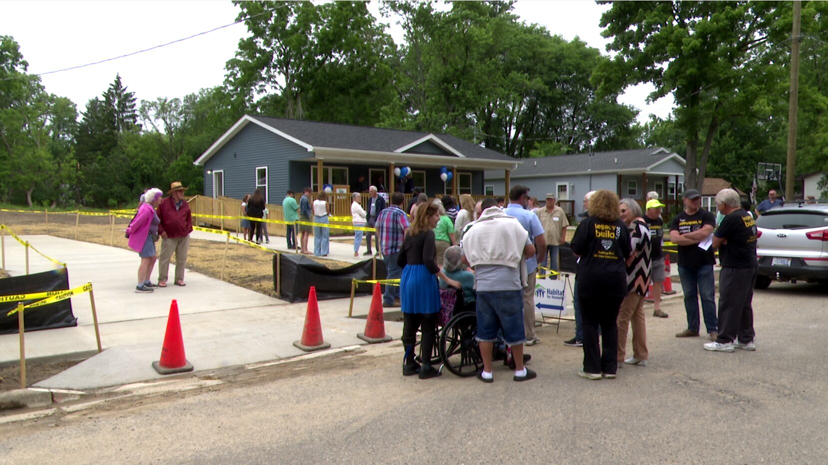 Lansing couple receives keys to new Habitat for Humanity home