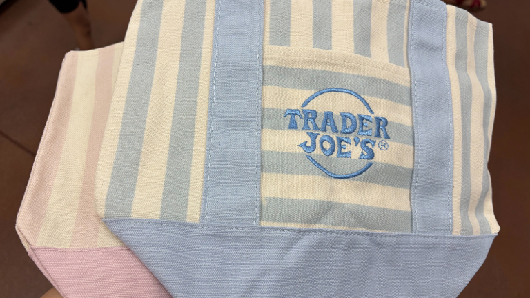 Mini totes mania at Trader Joe's: Here's what the line looked like in ...