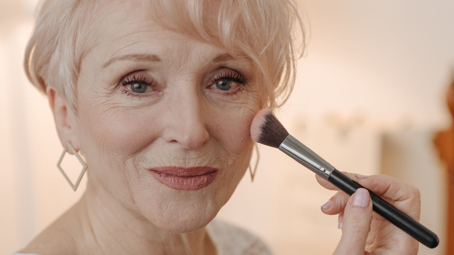 10 beauty habits to avoid once you hit your 50s & 10 that are worth ...