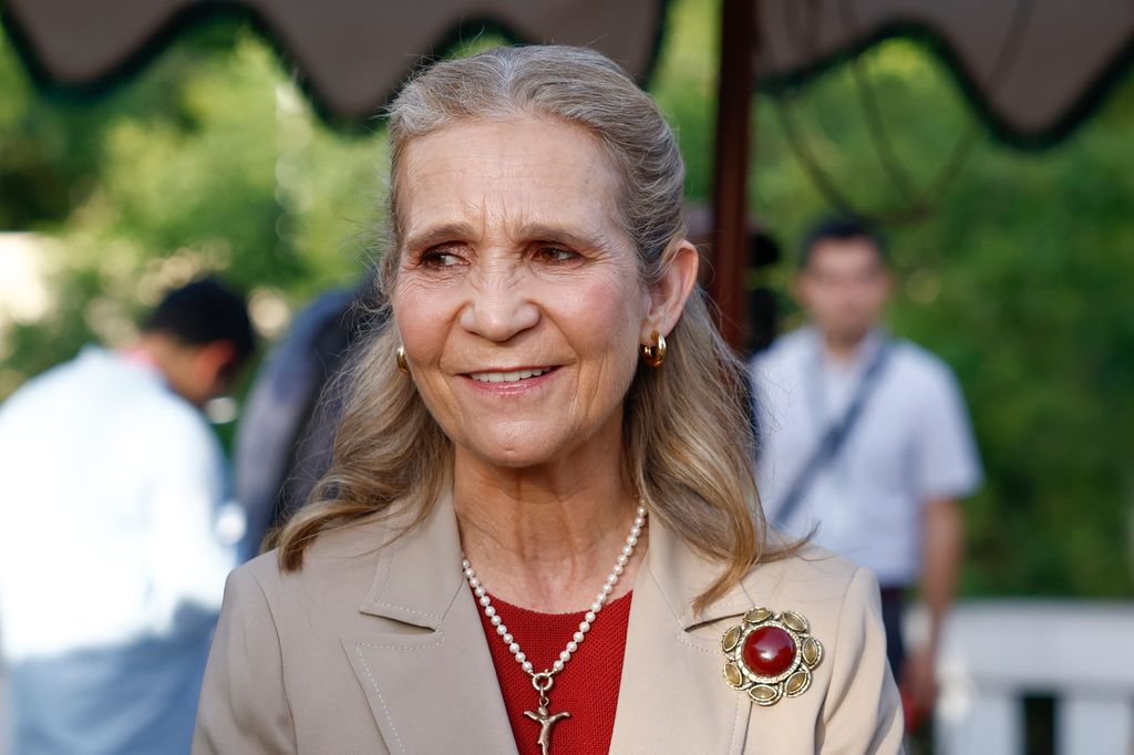 La infanta Elena, con una gran sonrisa, desata la ilusión con su deseo ...