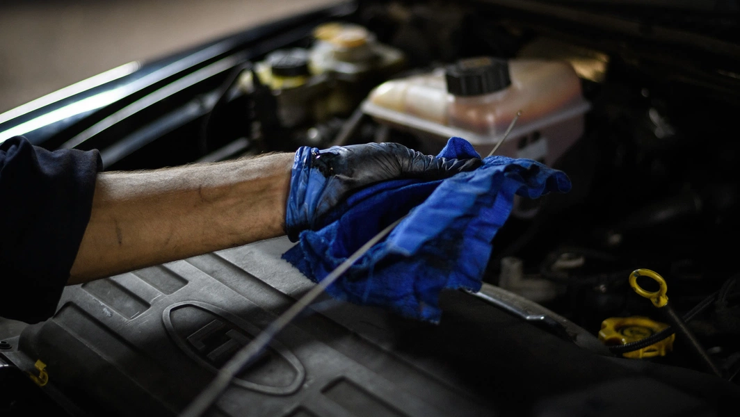 10 warning signs of low or improper engine oil