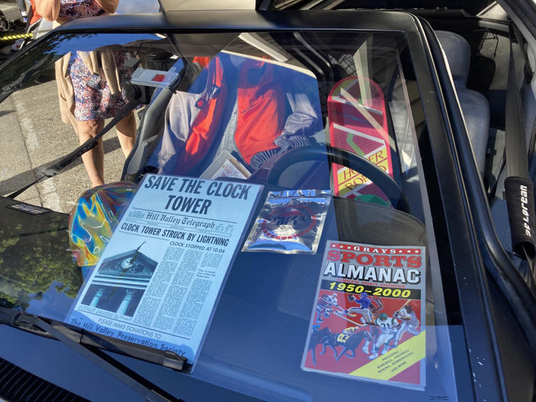 Broadway in Portland threw an epic ’80s-themed street party complete ...