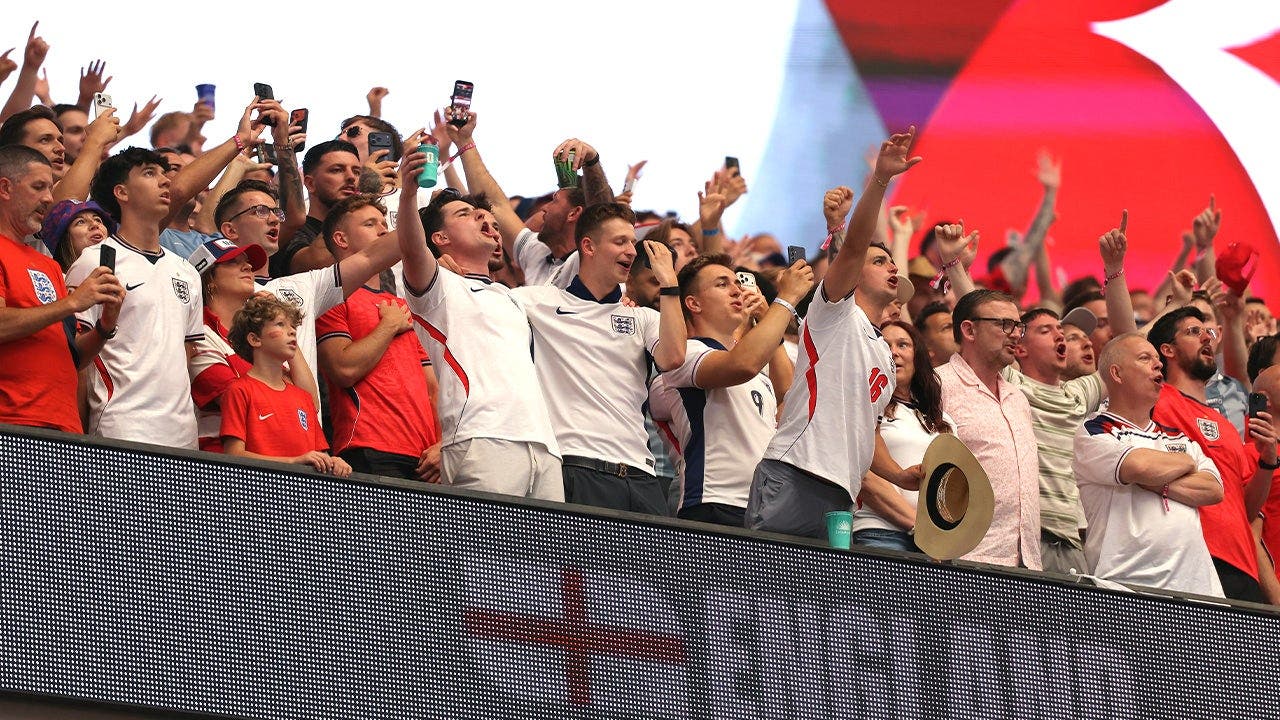 English fans take over Billy Bob's honky tonk in Fort Worth following ...