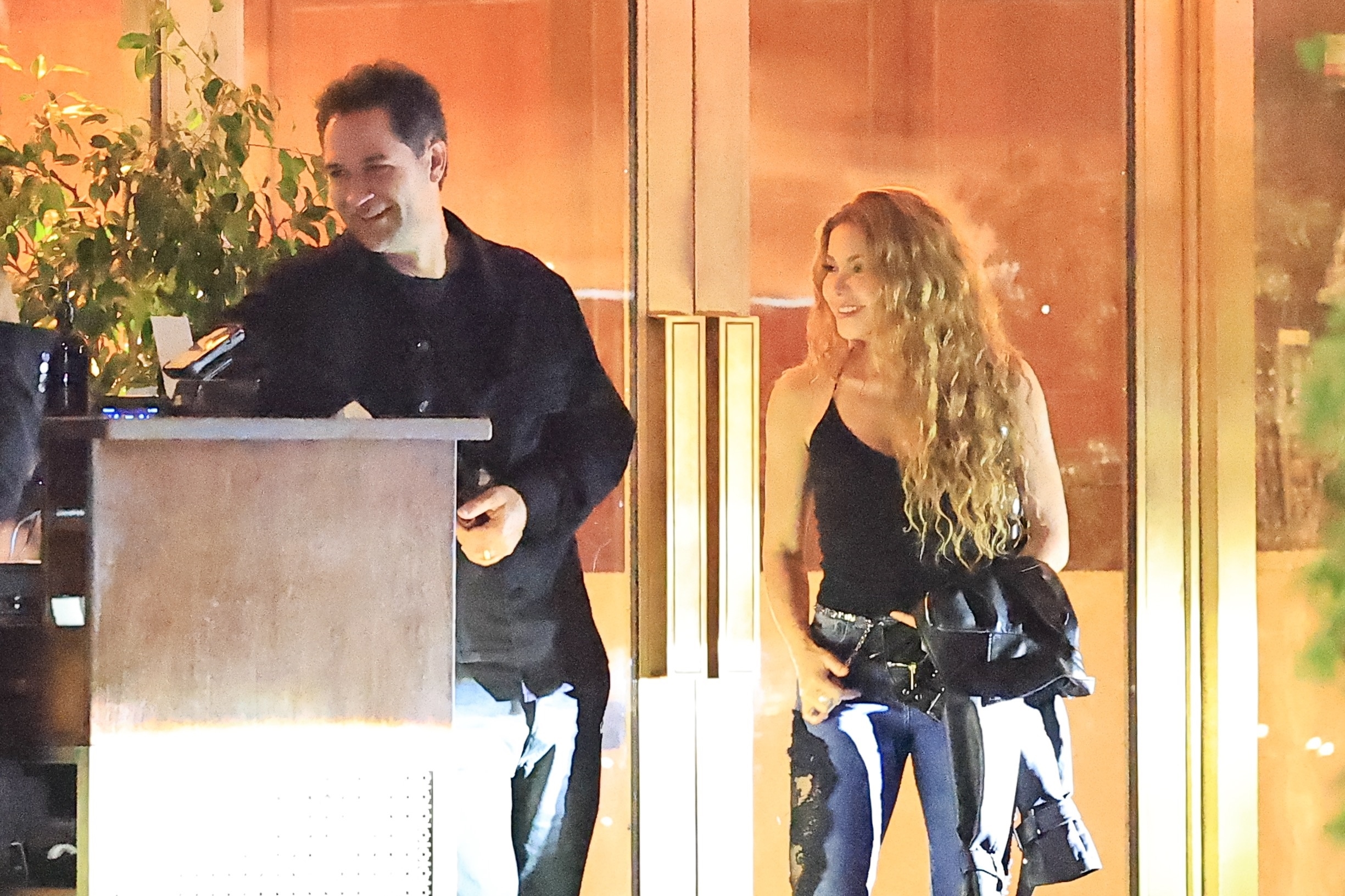 Shakira sparks dating speculation with 'Lincoln Lawyer' star Manuel ...